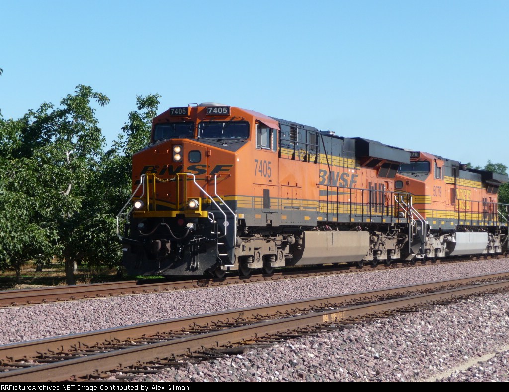 BNSF 7405 East